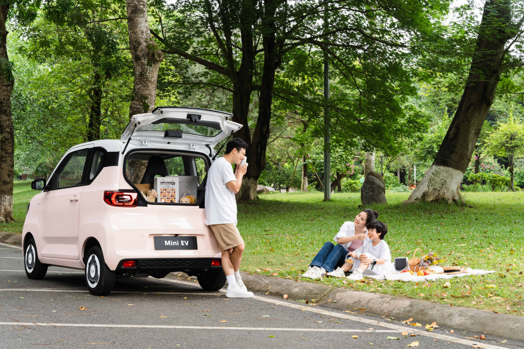 Wuling Mini EV LV2 bán chạy nhất thị trường ô tô điện